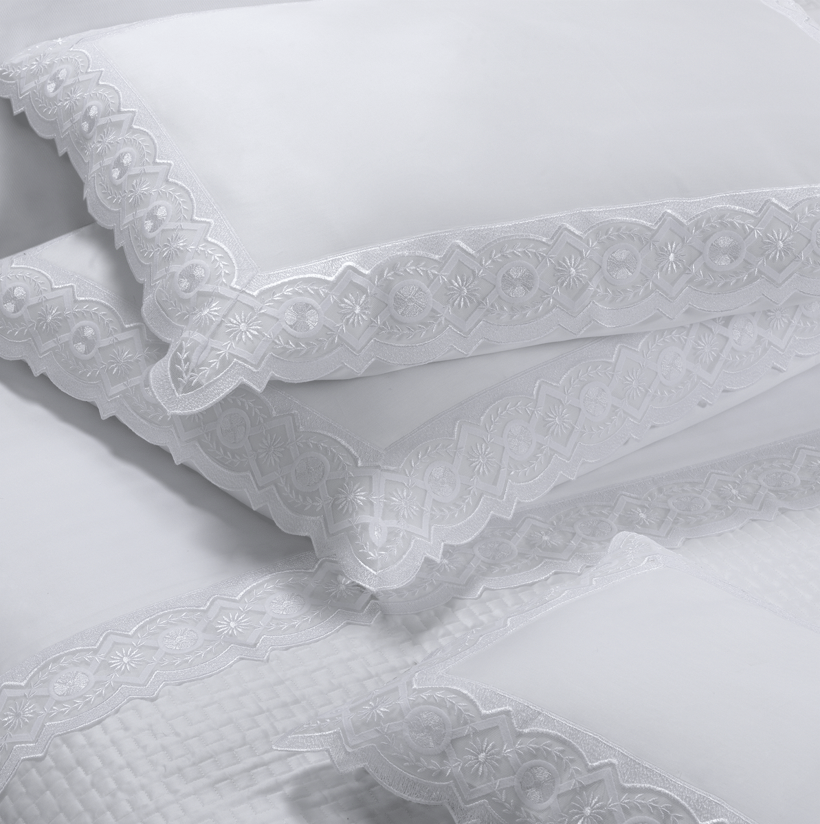 Diamond Wreath Lace Sheets – Fino Lino Fine Linens & Accessories